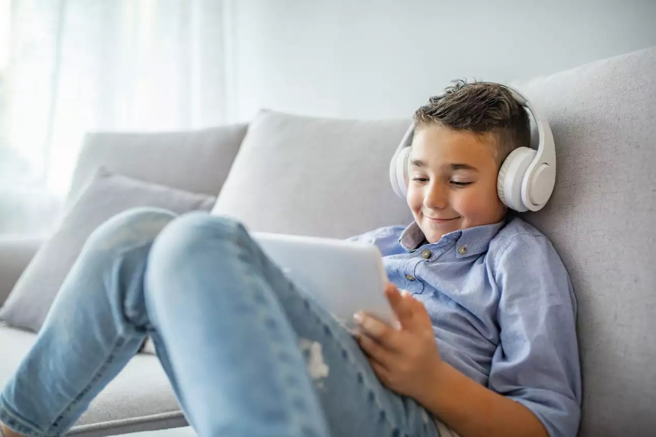 The Benefits of Audio Books for Children - Room To Grow